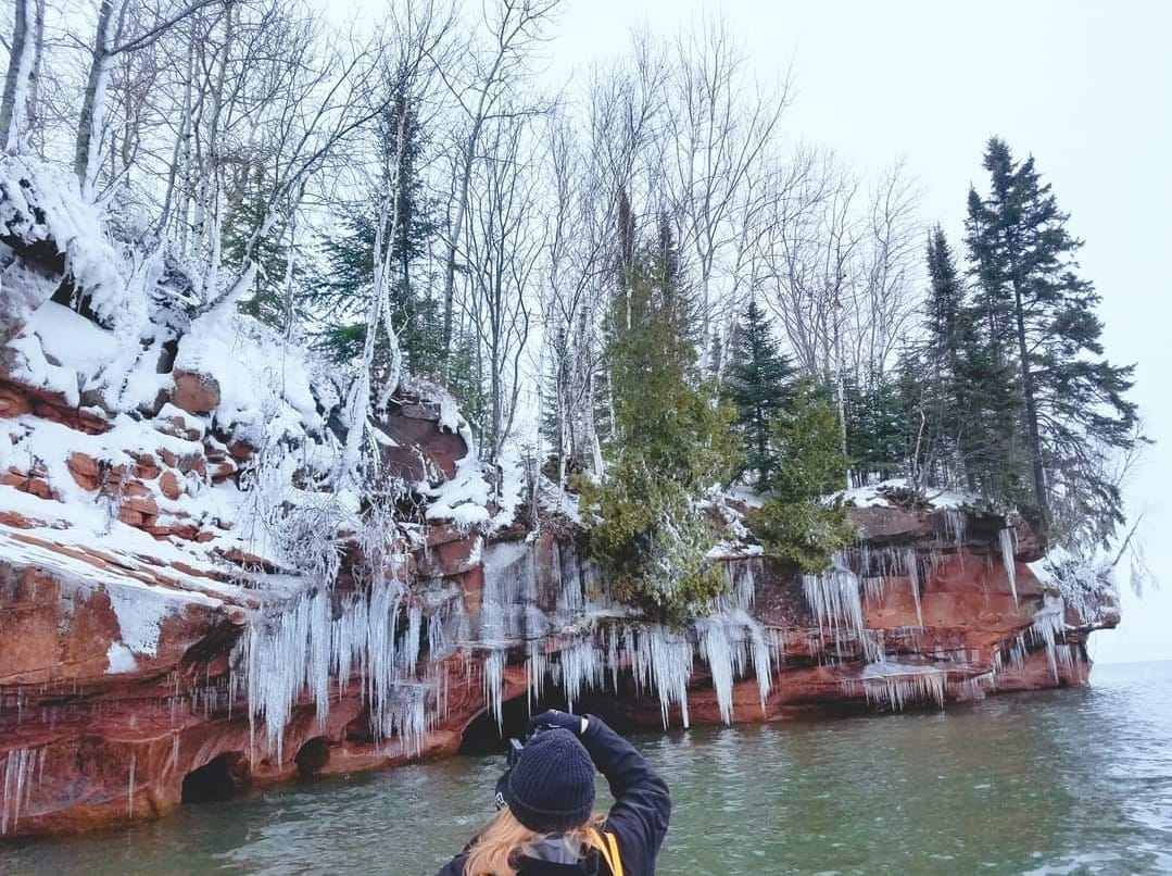 Open-Water Ice Caves Boat Tour – Apostle Islands Tours