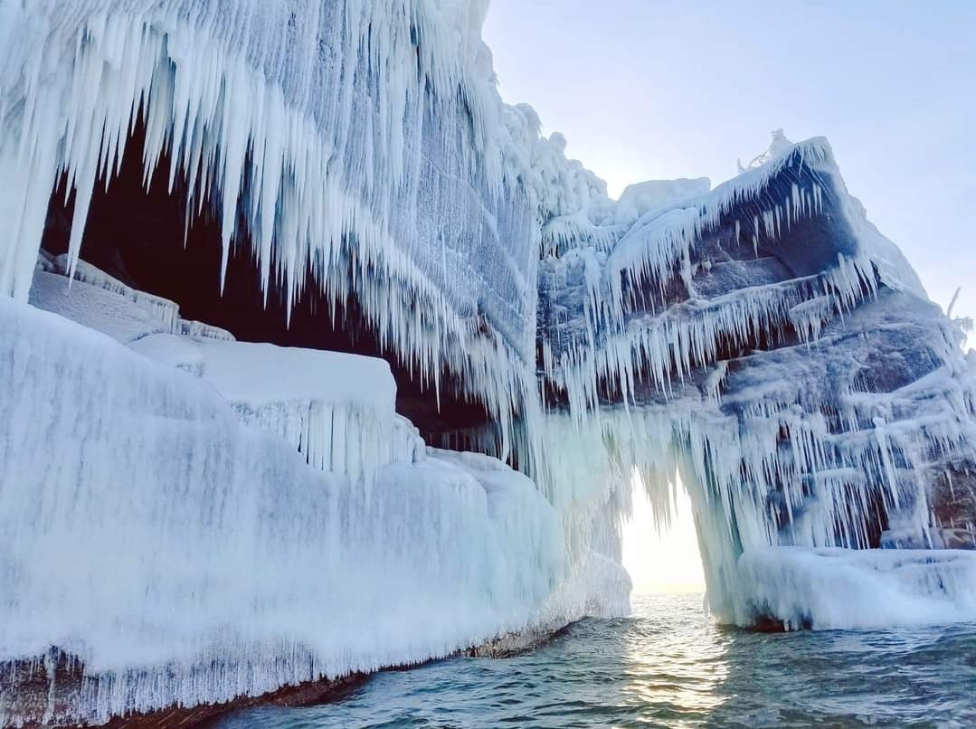 Open-Water Ice Caves Boat Tour – Apostle Islands Tours